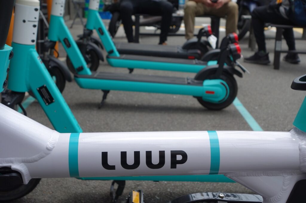 【免許不要】電動キックボード&電動自転車「LUUP」の使い方